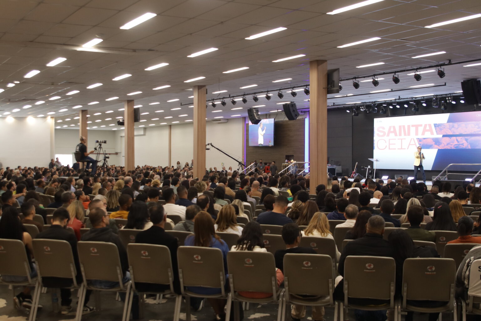 ADVEC realiza Santa Ceia Global pela primeira vez fora da igreja sede ...